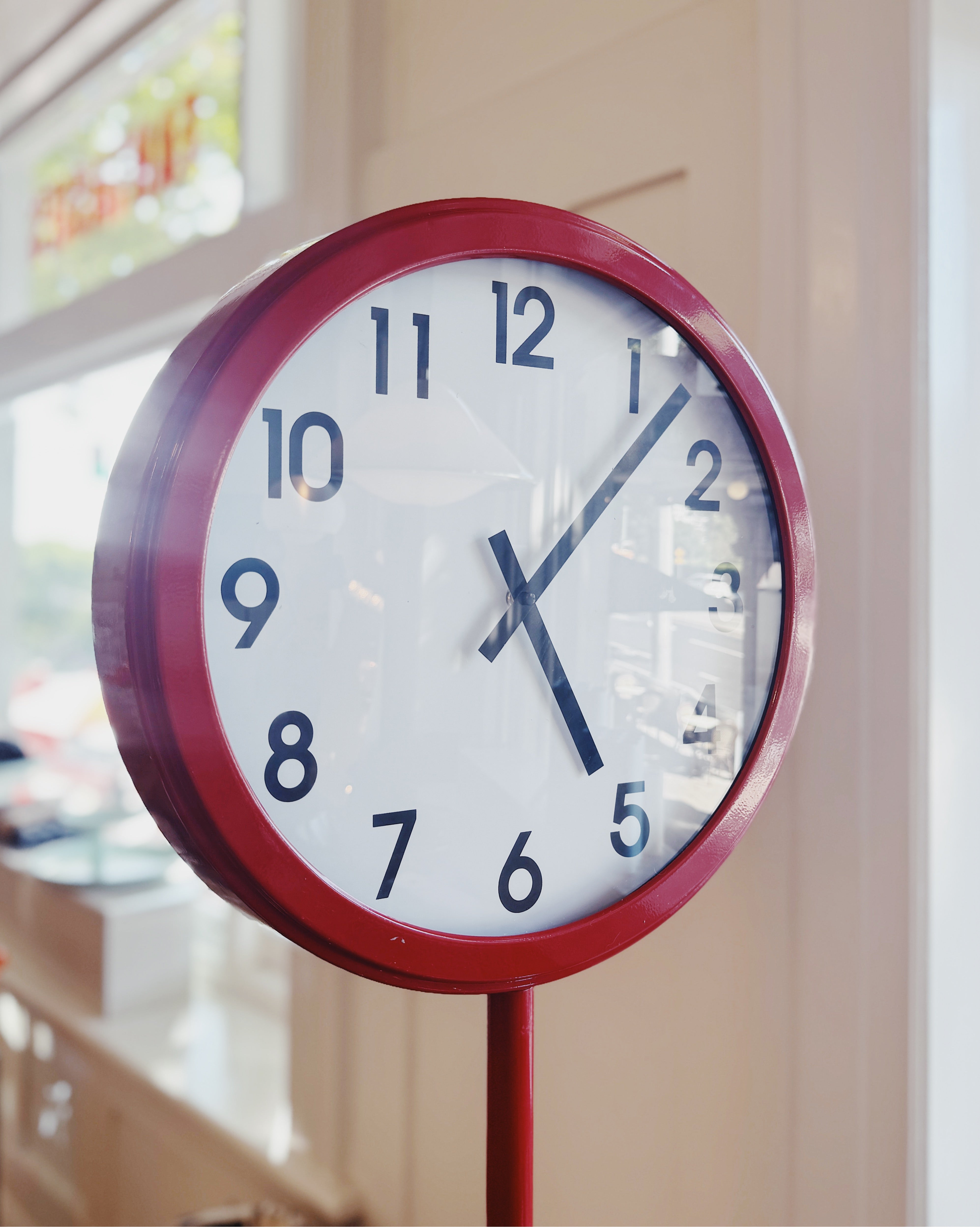 VINTAGE / Tulip Base Big Red Clock – Domestic Fantasies